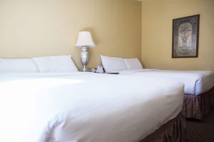 Balcony Double Queen At The Retreat, Pet-friendly - Mount Charleston, NV