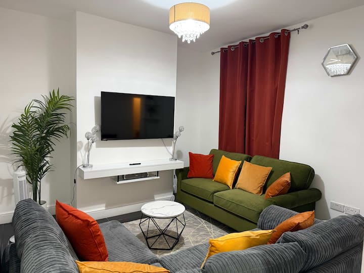 Free Parking | Kingsize Beds| Self Check In & Wifi - Cardiff
