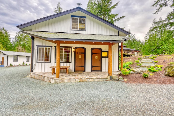 Cozy Private Ranch Cabin, Whistle Lake | Sleeps 6 - Anacortes, WA