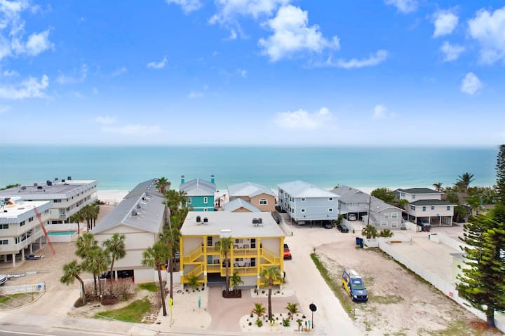 200 Steps To Beach | Chic 2br Condo In Irb - Indian Rocks Beach, FL