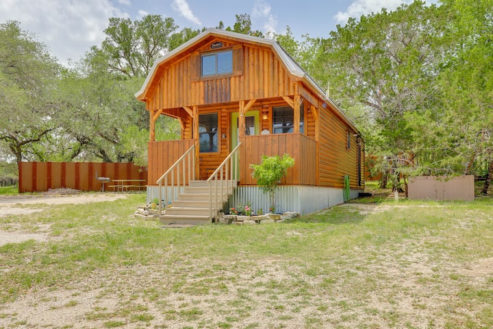 Cozy Couple's Cabin Retreat In Concan! - Concan, TX