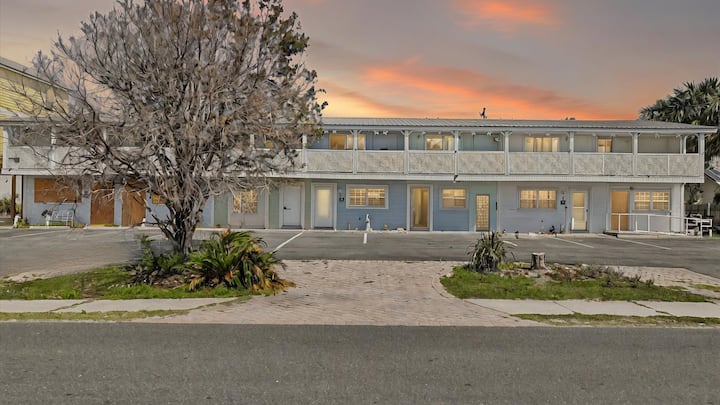Sea Spray - Premium Location Downtown, Gulf Views! - Cedar Key, FL