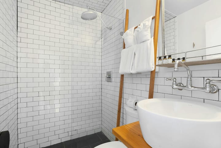 Laid-back Luxury & Retro Vibes - Montauk, NY