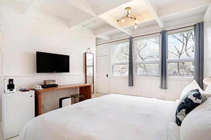 Quintessential Hamptons Getaway - Montauk, NY