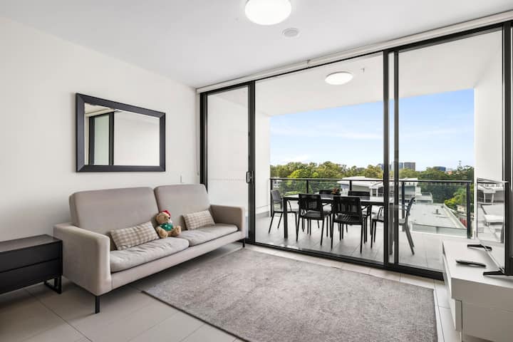 Experiencing Uni Life 2br • Kelvin Grove| Parking - Brisbane