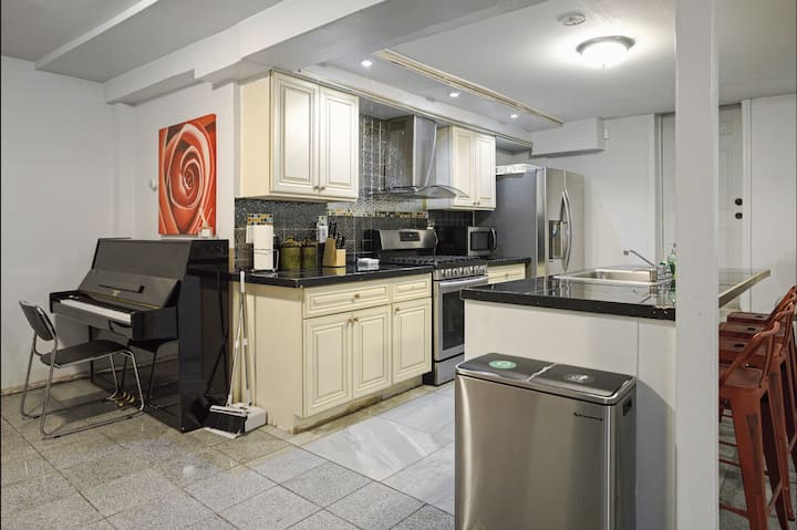 Familyfriendly 4br Home Fast Nycaccessskylineviews - New York City