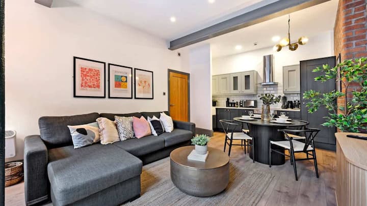 Liverpool City Centre Apt: Sleeps 6 & Free Parking - Liverpool