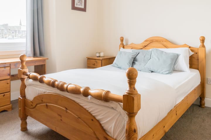 Relaxed Urban Stay In Abbeyhill - Edinburgh