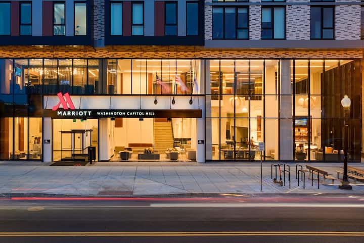 Guest Room, 2 Queens In Washington, Dc - Washington, DC