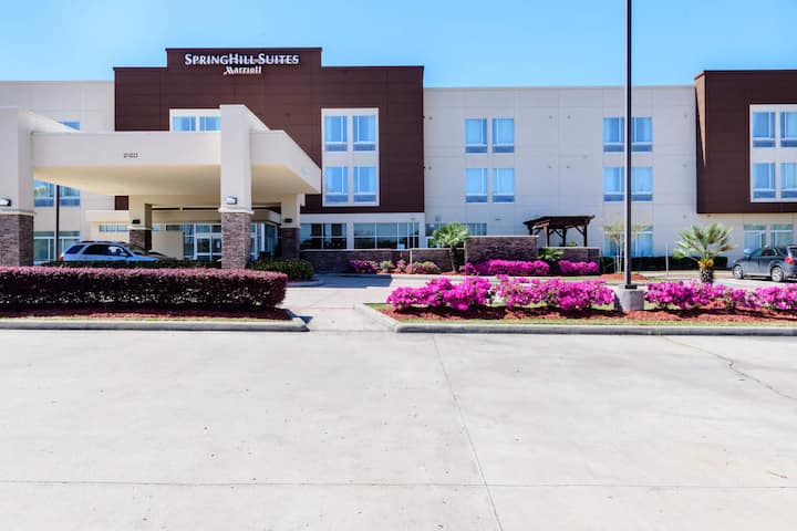 Near Nasa Space Center + Free Hot Breakfast & Pool - Seabrook, TX