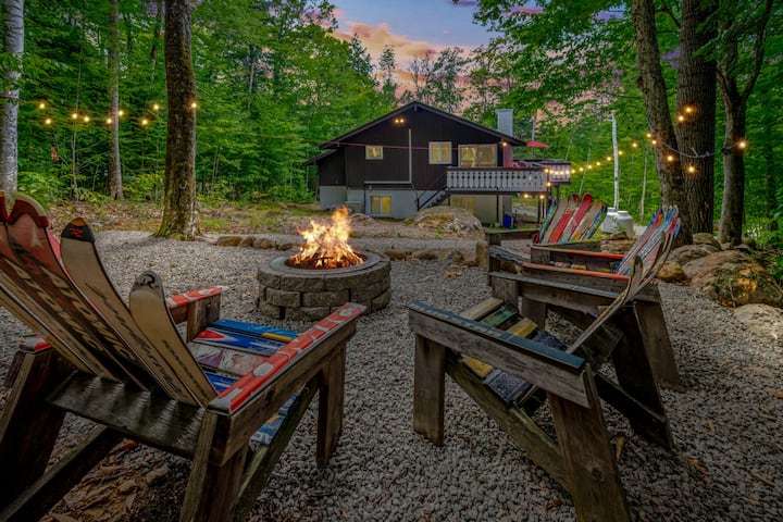 Crimson Cocoa Chalet | White Mtns • Sleeps 12 - New Hampshire (State)