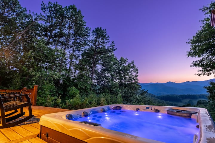 Chasing Sunsets | Mnt Views, Hot Tub, Sleeps 6 - Cherokee, NC