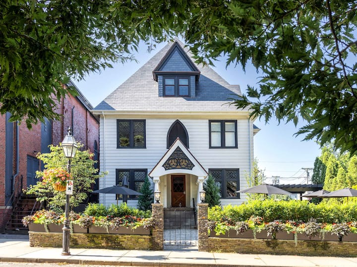 Historic City View Loft - Walk To Newport's Best - 紐波特