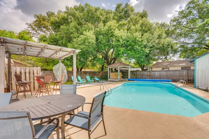 Swim, Golf & Relax! 'Kokomo On The Emerald Coast' - Pensacola, FL