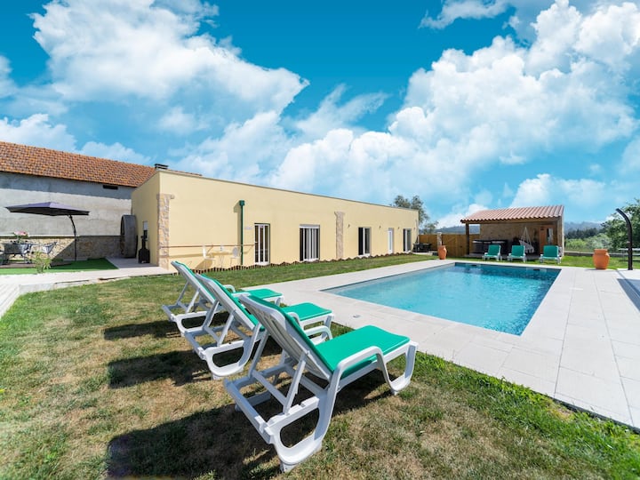 Maison à Netos Avec Piscine Et Sauna - Soure