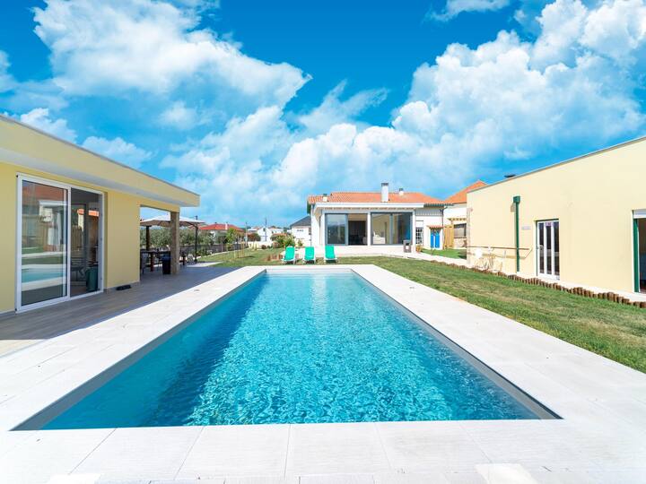 Rural Holiday Home With Shared Pool - Soure