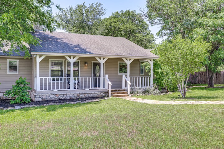 3 Mi To Boerne Lake: Getaway W/ Deck & Yard! - Boerne, TX