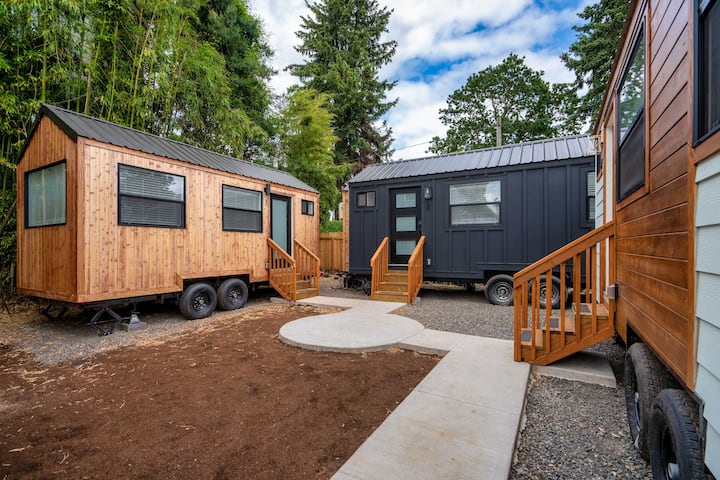 Bungalow + Tiny Homes • Sleeps 12 • Group Stay - Portland, OR