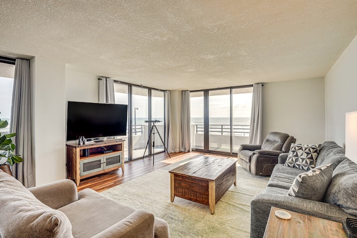 Balcony W/ Ocean Views: Daytona Beach Gem W/ Perks - Daytona Beach, FL