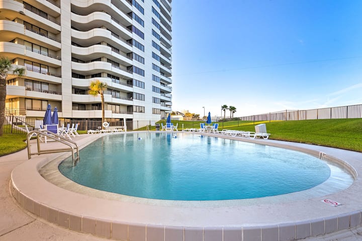 Ocean-view Getaway! Family Condo In Daytona Beach - Daytona Beach, FL