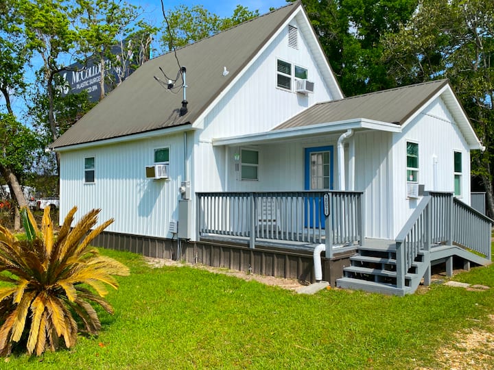 4 Miles To Beach Minutes To Sportsplex. Rv Hookup - Gulf Shores, AL