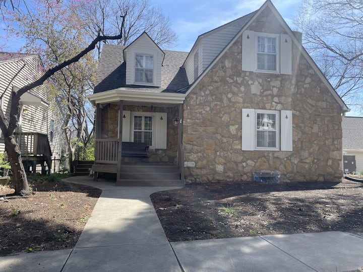 The Stadium House - 1020 Maine St. - Lawrence, KS