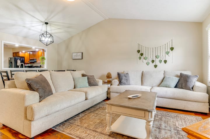 14 Mi To Dtwn Indy: Family Gem W/ Yard - Greenwood, IN