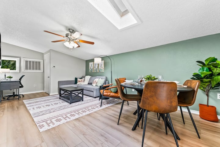 Newly Updated, Mins To Dfw | Tma - Irving, TX