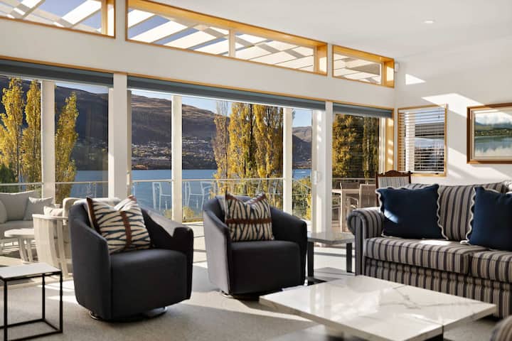 Kelvin Heights Retreat –Lake Views, Bbq, Fireplace - Queenstown, New Zealand