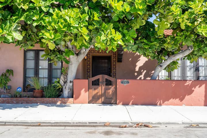 Walking Distance To Beach & Entertainment - Long Beach, CA