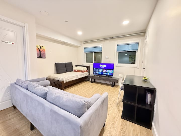 Private Guest Suite, Two Parking Spaces - Maple Ridge