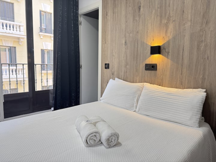 Sunny Double Room With Bathroom Gran Via | 032 - Madrid