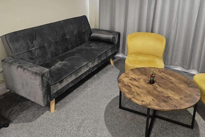 Apartment - Sleeps 6 - Self Check In - Beach Close - Portsmouth