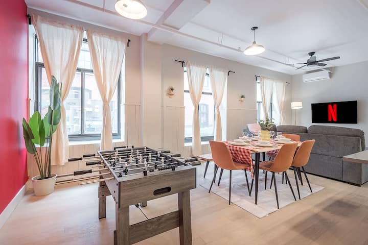 Upscale But Authentic- Sleeps 8- 2 Bathrooms- Fuss - Brossard