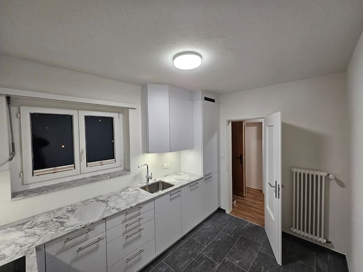 Lake-side Stay, Newly Renovated,  Free Parking - Saint Moritz