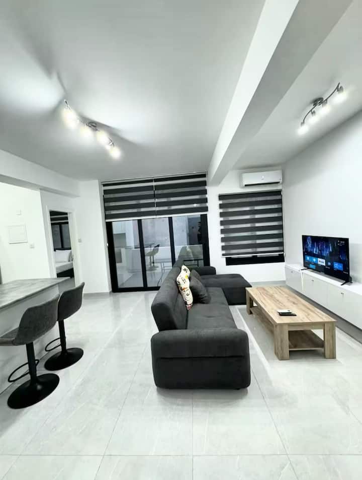 Modern One-bedroom Suite With Balcony In Central Nicosia - Nicosia