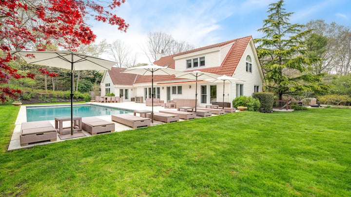 Spacious Wainscott Escape W/ Private Pool And Spa - East Hampton, NY
