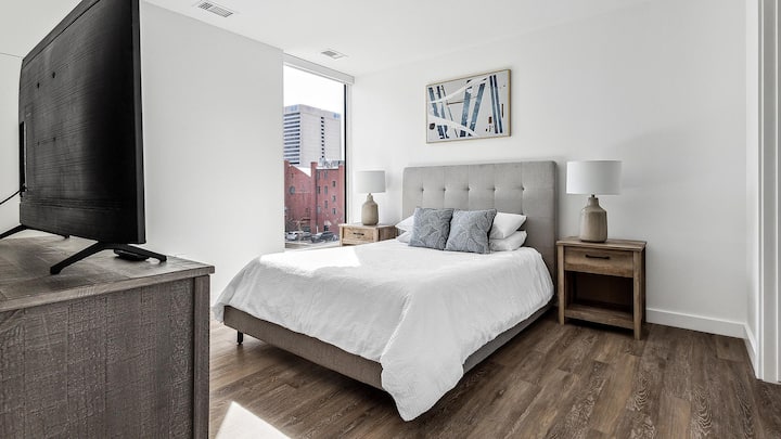 Landing | Incredible 1bd, Clubhouse, Gym - Belle Isle Aquarium, Detroit