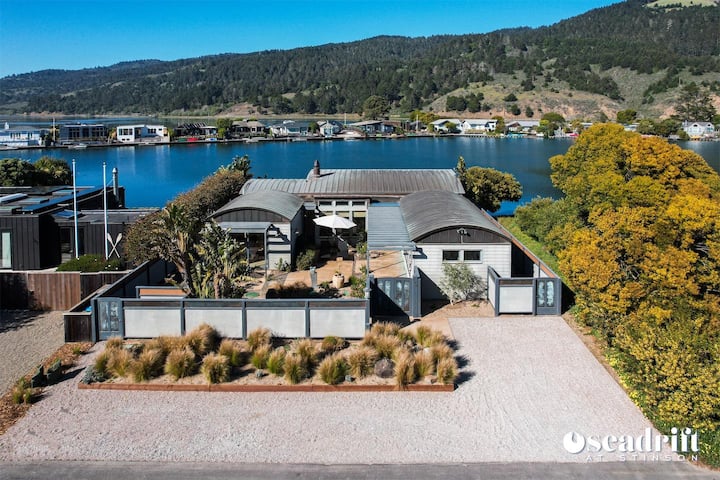 Luxurious Contemporary Craftsman On The Lagoon - 斯廷森比奇