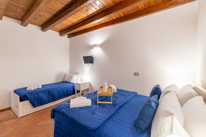 Triple Room-family-ensuite With Shower-courtyard V - Siracusa