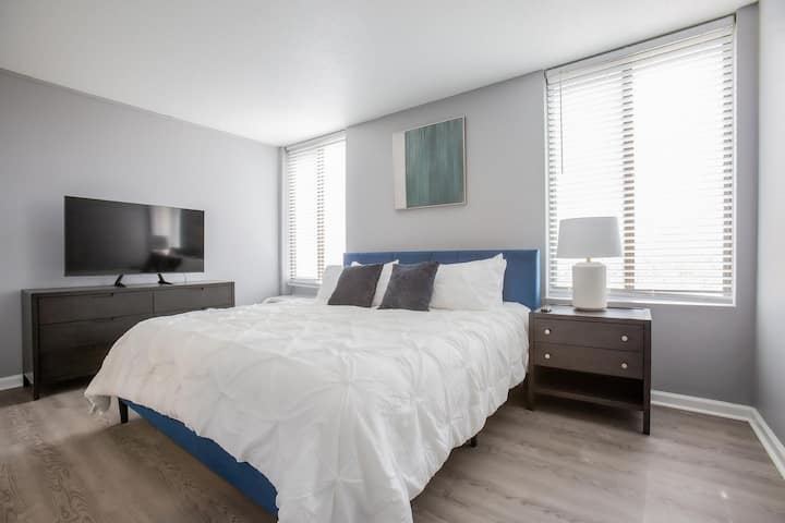 Landing | Beautiful 2bd, Pool, Gym - Fort Wayne, IN