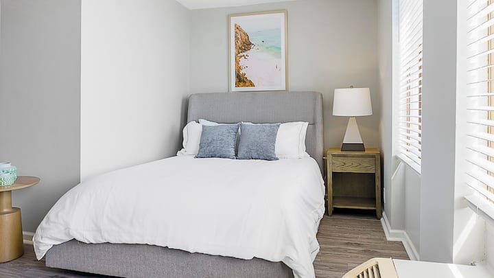 Landing | Beautiful Studio, Pool, Game Room - Fort Wayne, IN