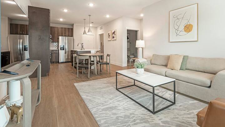 Landing | Modern 2bd, Gym, Pool - Seguin