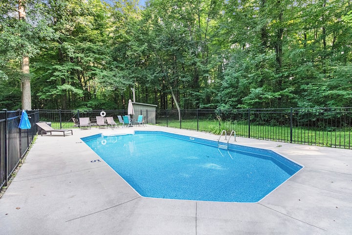 Two Oaks Cabin Retreat - Union Pier, MI