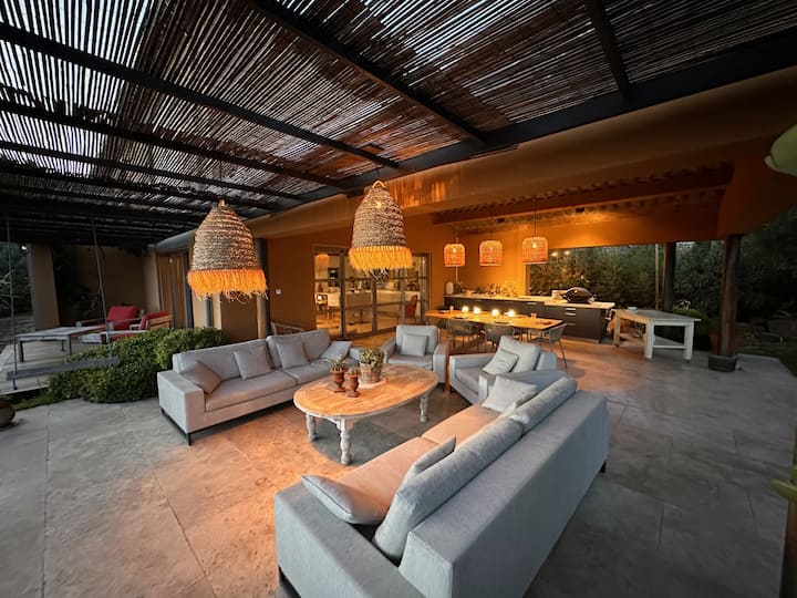 Villa D'architecte Avec Très Bel Espace Extérieur - La Seyne-sur-Mer