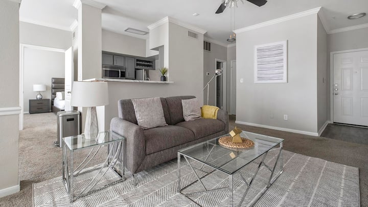 Landing | Modern 1bd, Gym, Pool - Memorial - Houston