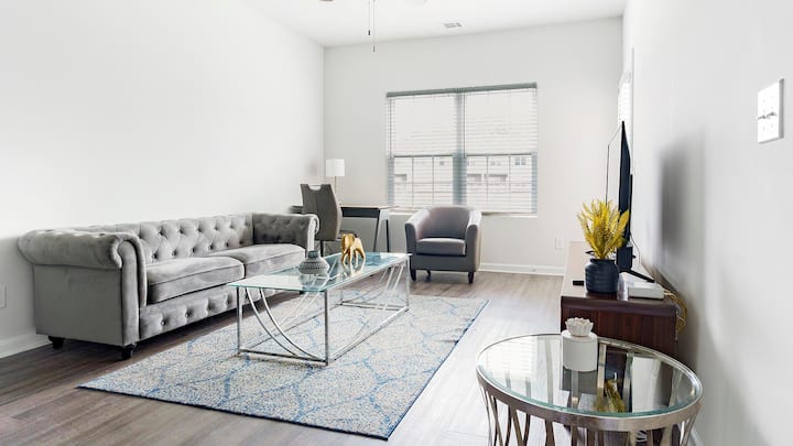 Landing | Chic 2bd, Pool, Gym - Pooler, GA