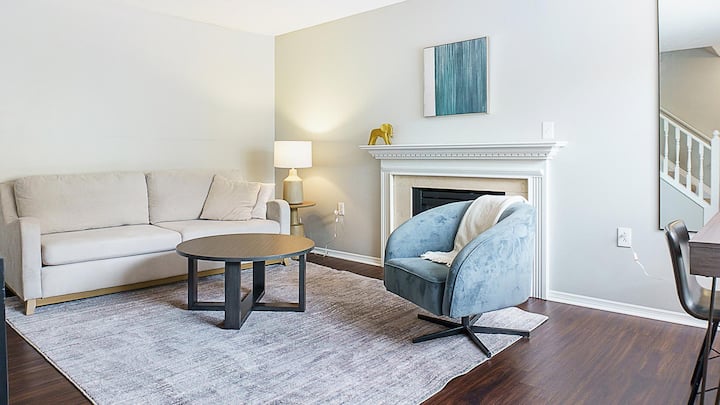 Landing | Chic 2bd, Gym, Clubhouse - Dayton, OH