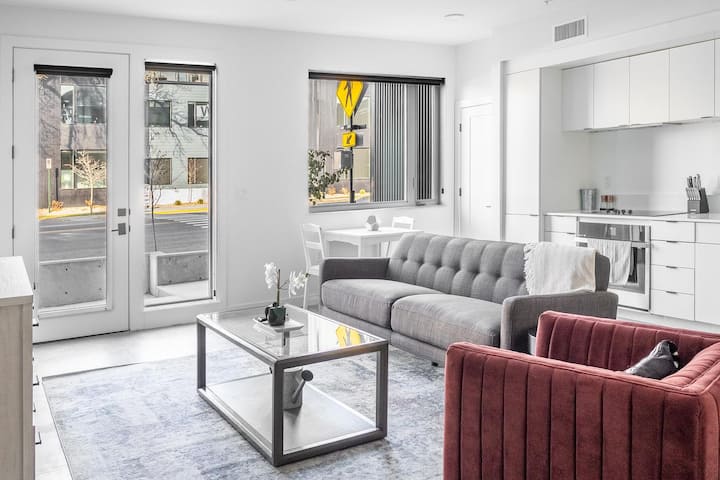 Landing | Stunning 1bd, Rooftop Lounge, Game Room - Salt Lake City