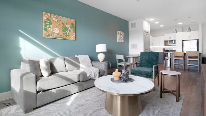 Landing | Modern 1bd, Gym, Pool - 샌포드